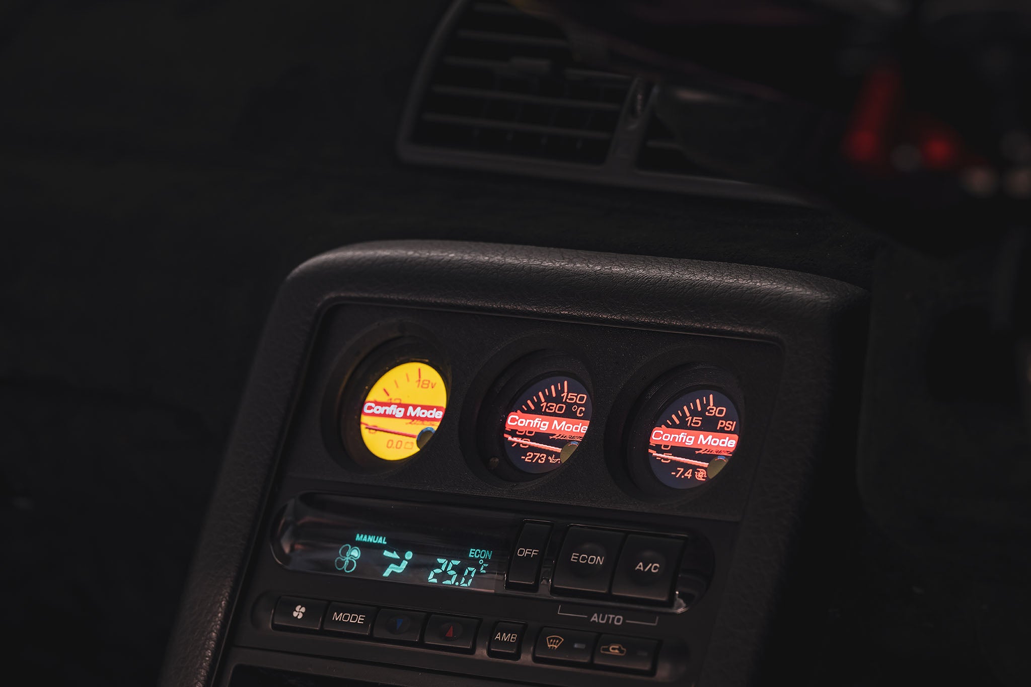R32 Skyline DIN Triple CANBUS Gauge – WEND Lab